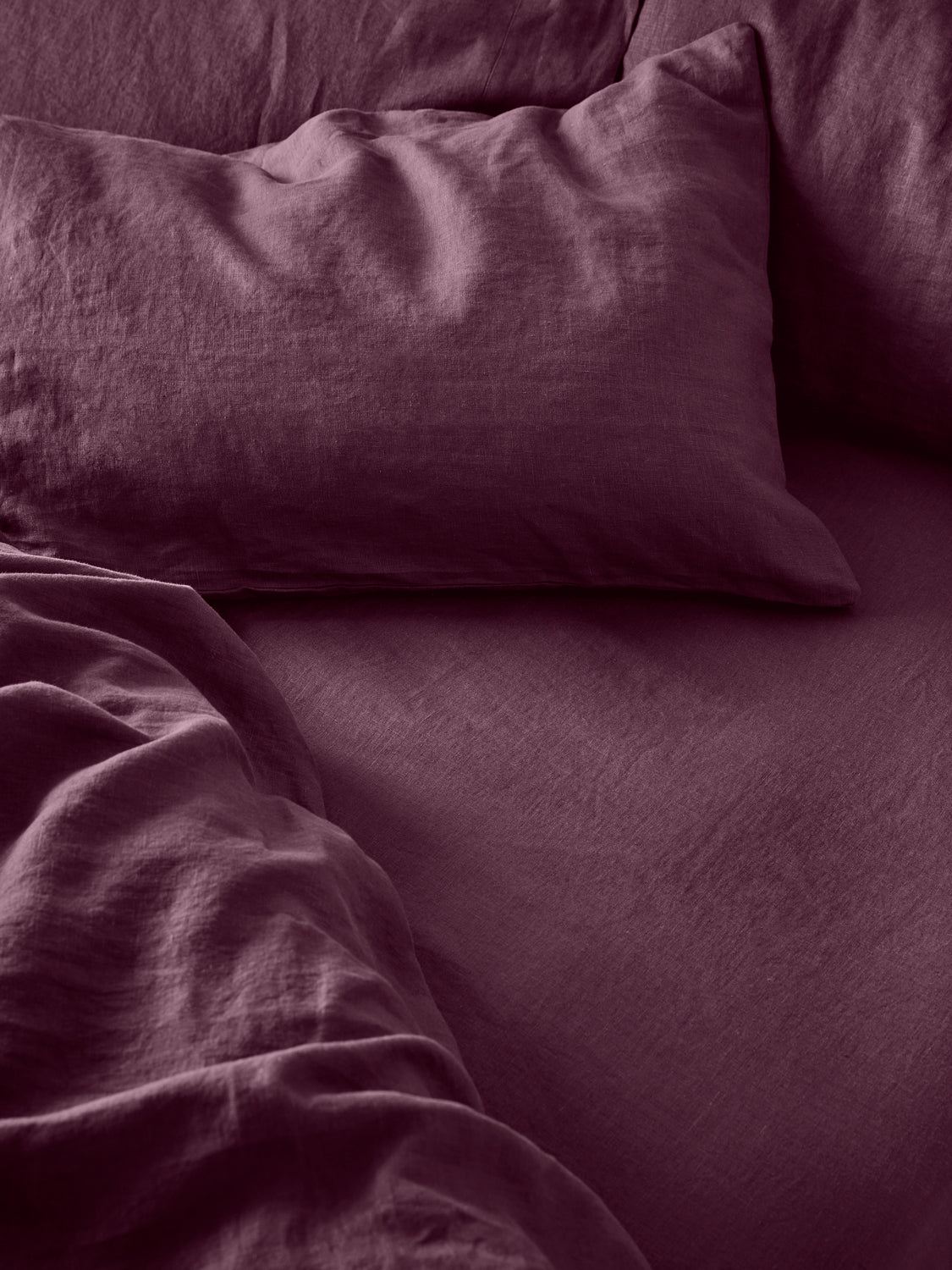 Berry 100% Linen Fitted Sheet | Piglet in Bed US